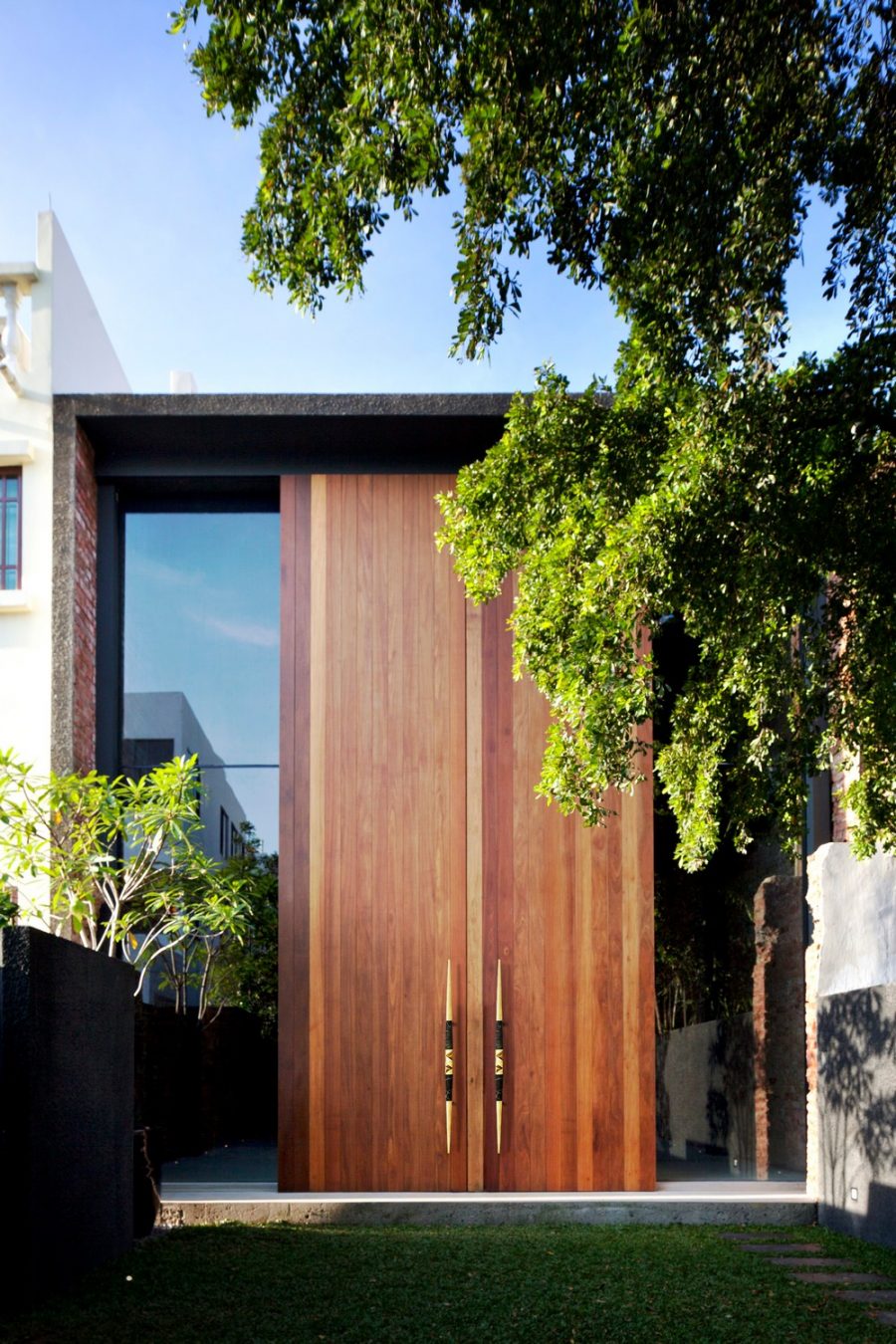 Jewelry Hardware: The Most Expensive Designs for Sophisticated Homes