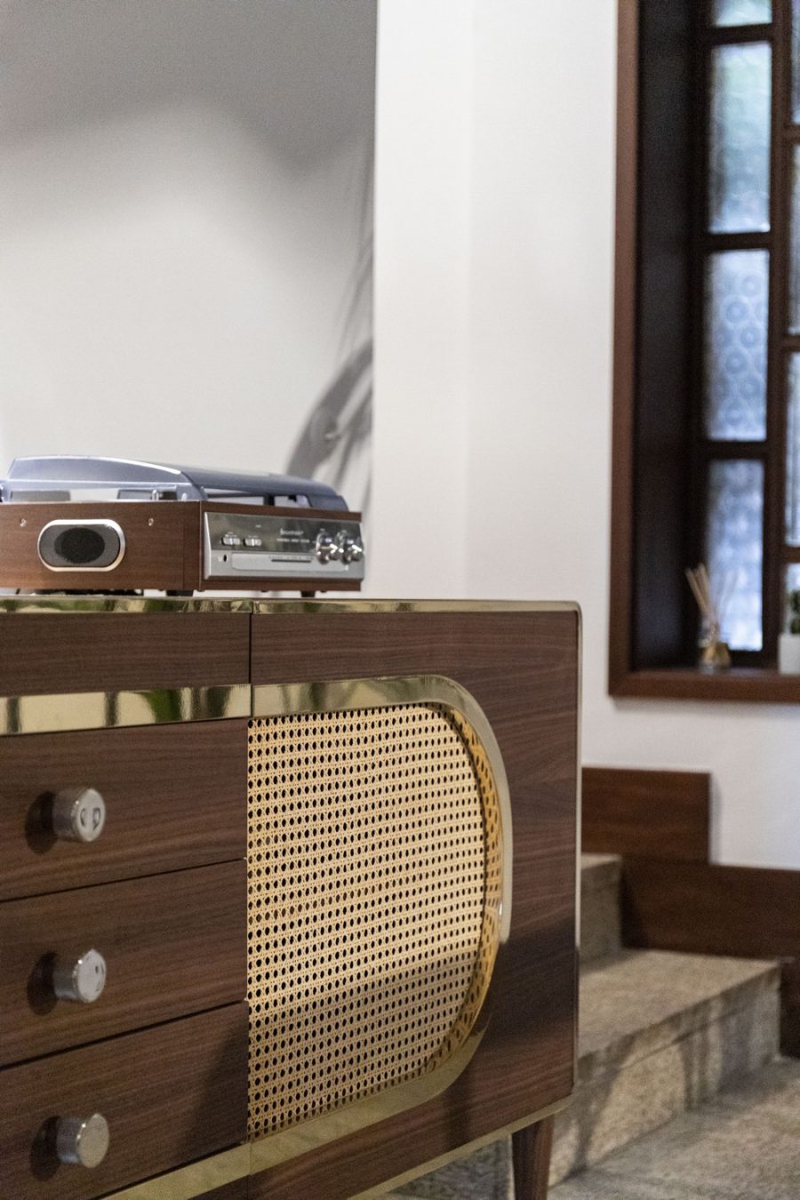 25 Drawer Handles to Modernize Your Furniture Designs